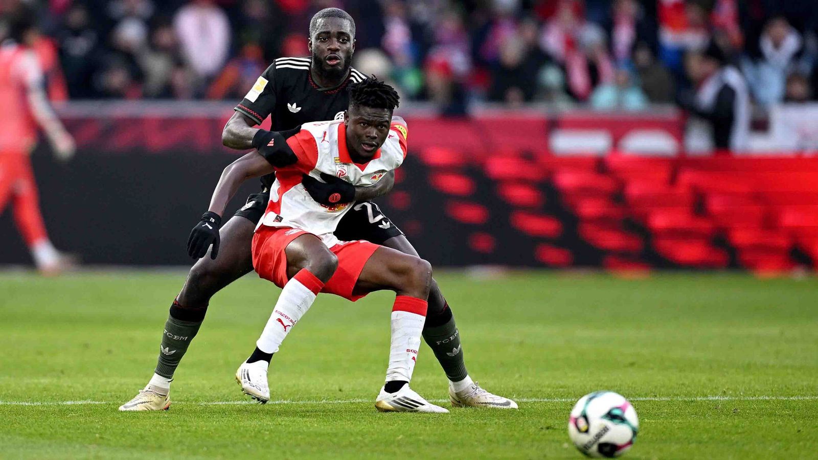 Jan-Christian Dreesen spricht über Zukunft von Bayern-Star Dayot ...