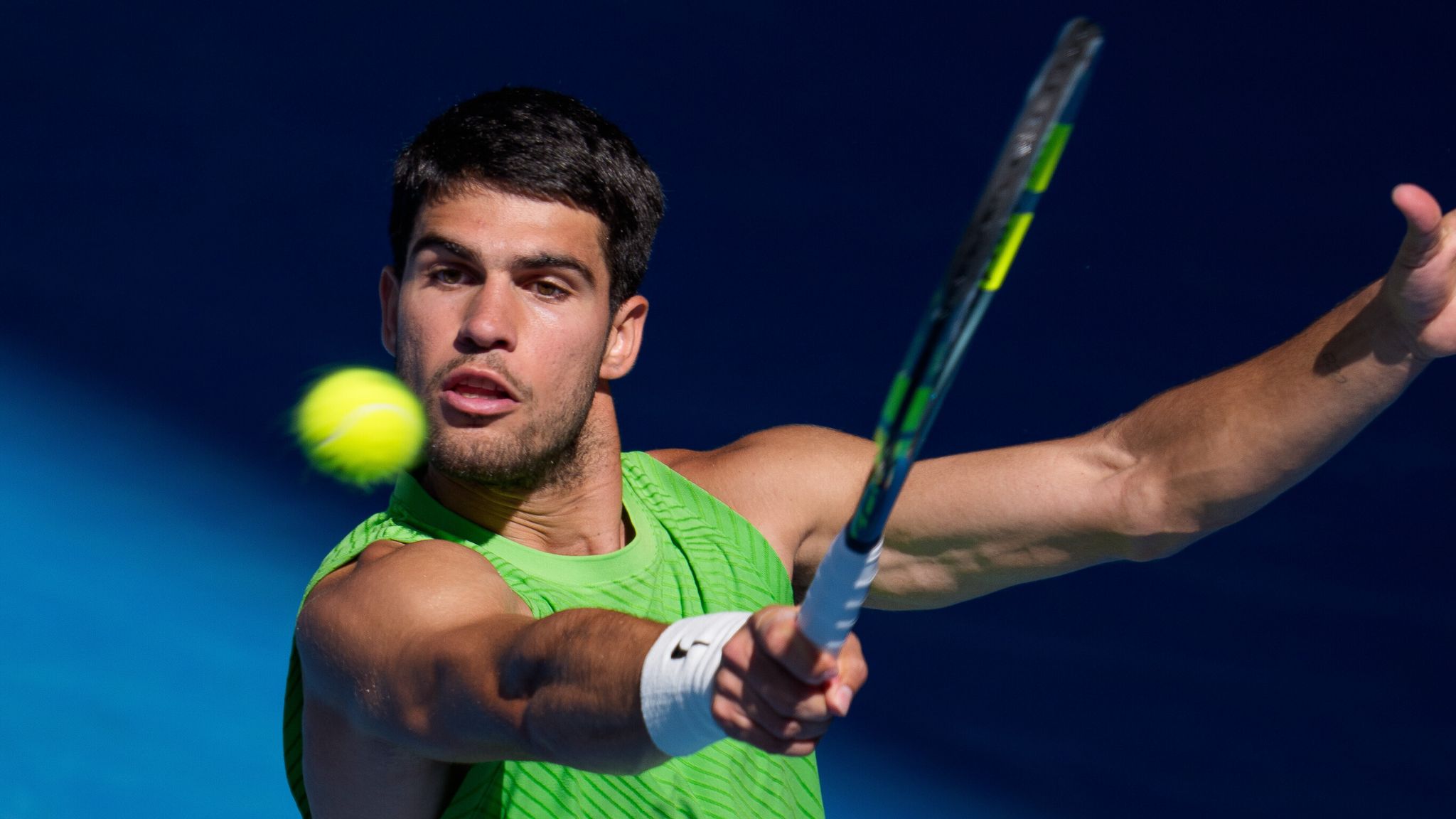 Carlos Alcaraz siegt trotz unterbrochenem Match bei Australian Open ...