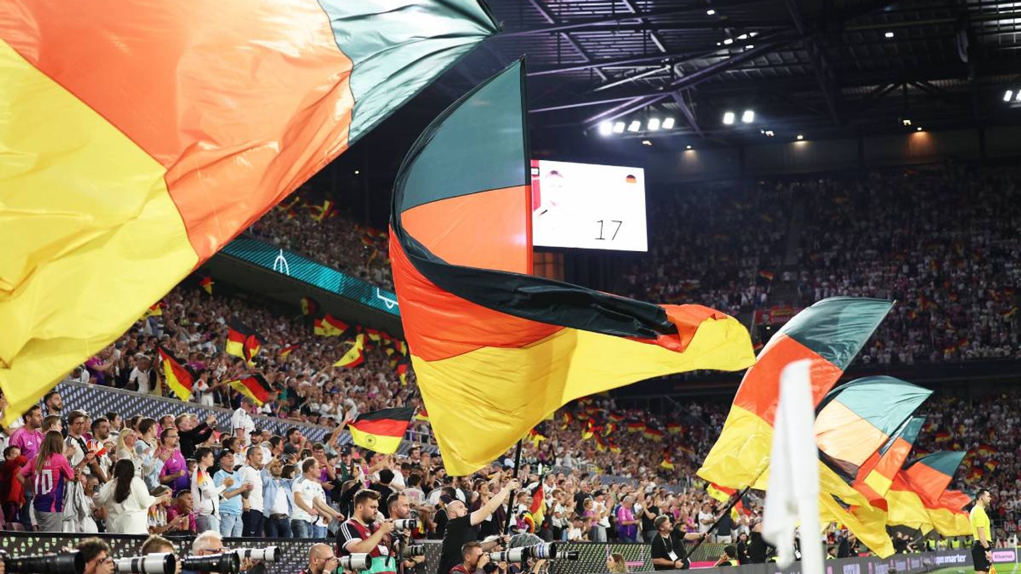 So denken die Fans - Das Fußball-Barometer zum DFB-Team und der WM 2026 ...