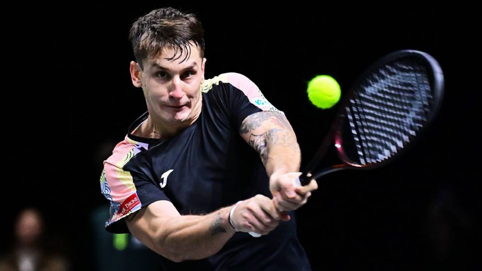 Camilo Ugo Carabelli schneidet sich beim ATP-Match in Neuseeland die ...