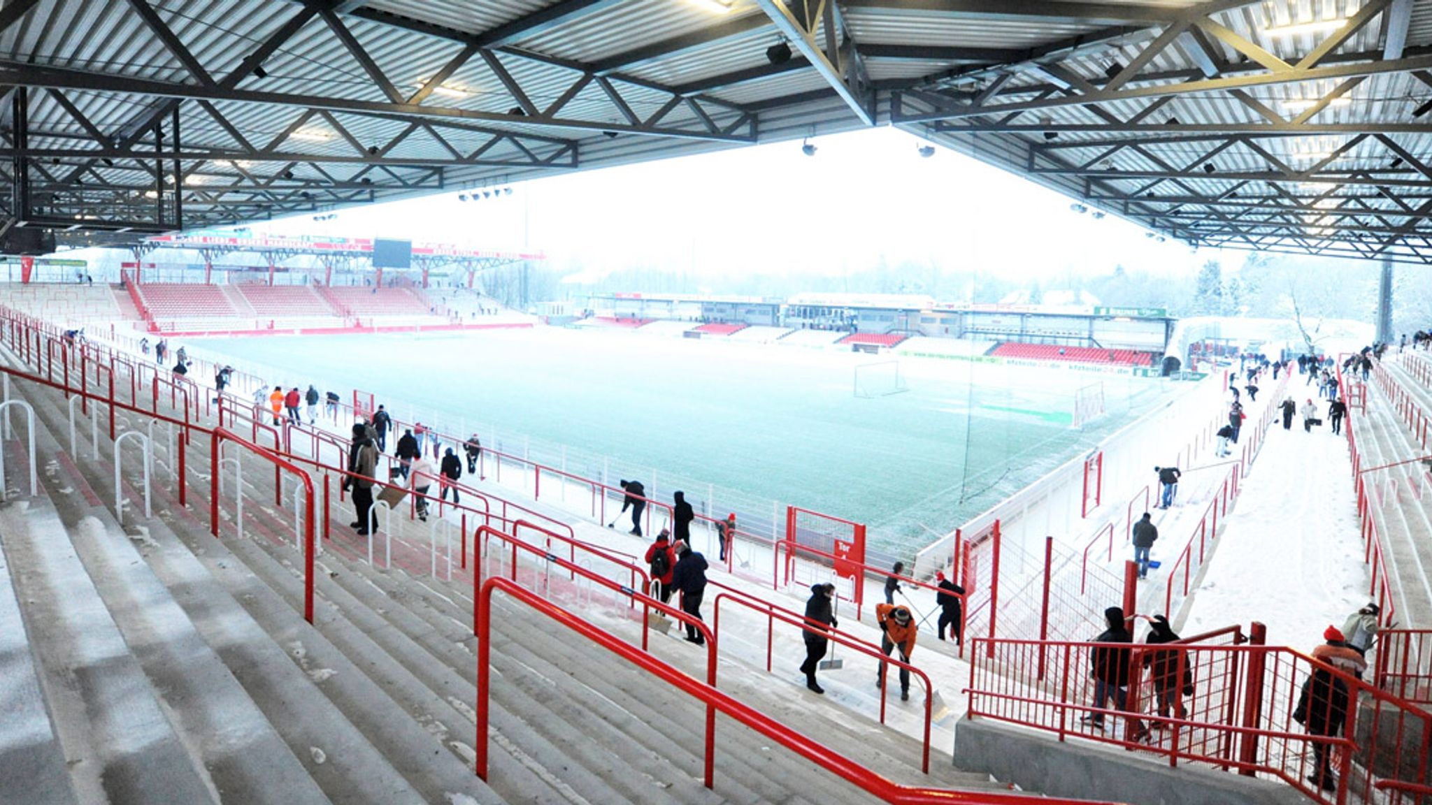 Spielabsagen beim Bundesliga-Restart? DFL wegen Wetter "alarmiert ...