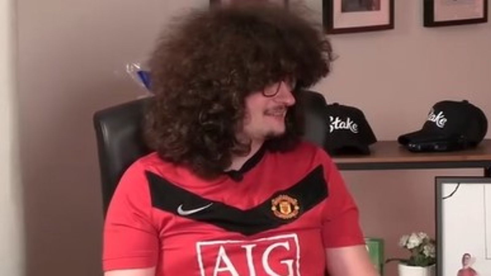 Das haarige Leiden von Manchester-United-Fan Frank Ilett geht weiter ...