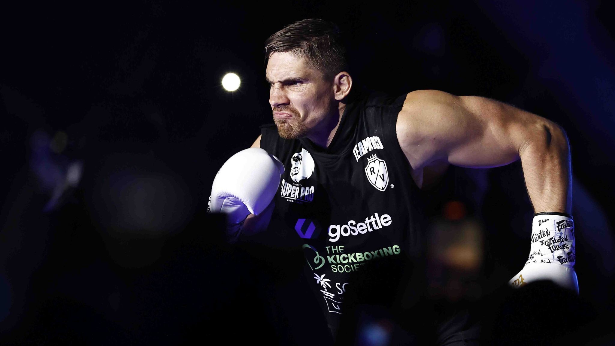 Oleksandr Usyk kämpft gegen Kickbox-Legende Rico Verhoeven | Boxen News ...