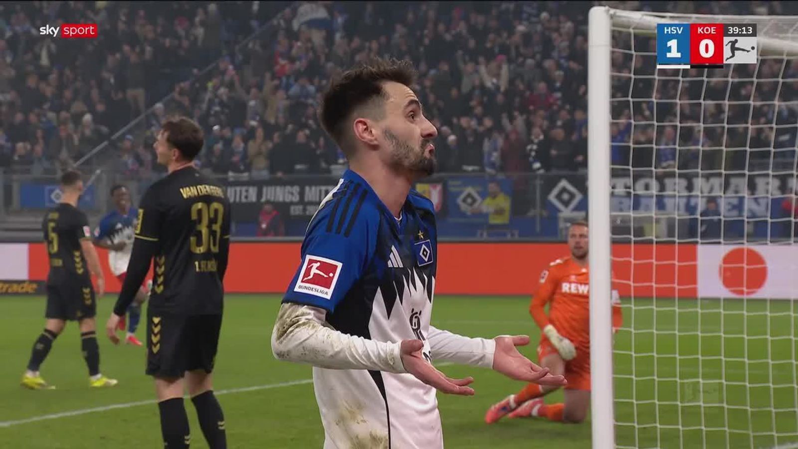 Ganz viel Gefühl im Fuß! Vieira hebt den Ball ins Tor | Fußball News ...
