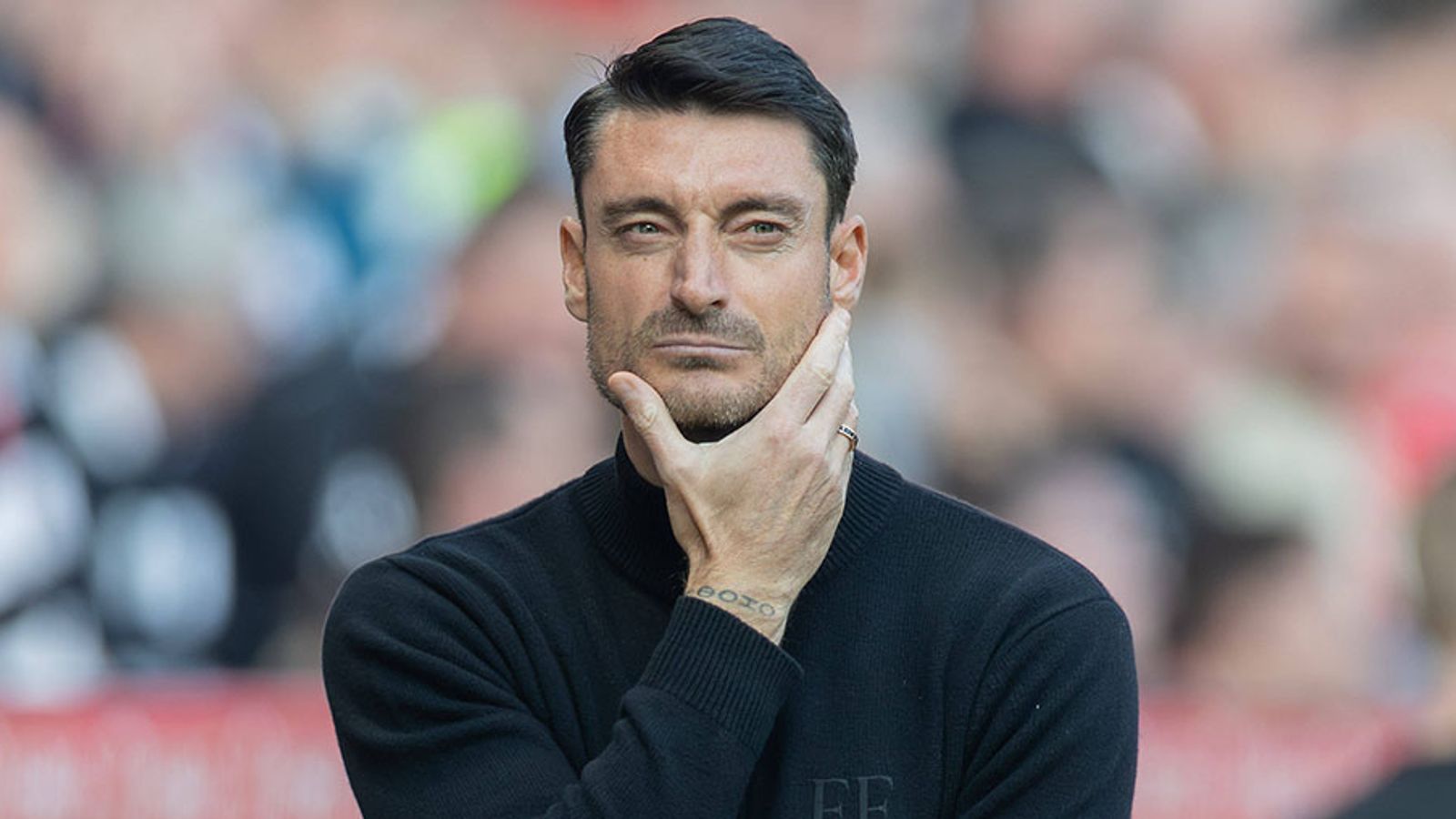 Nach nur sieben Wochen - Trainer Albert Riera bei Eintracht Frankfurt ...