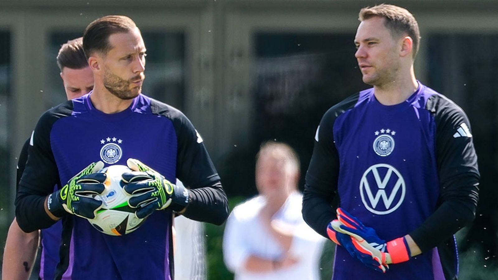 Oliver Baumann reagiert auf Glanztaten von Manuel Neuer | Fußball News ...