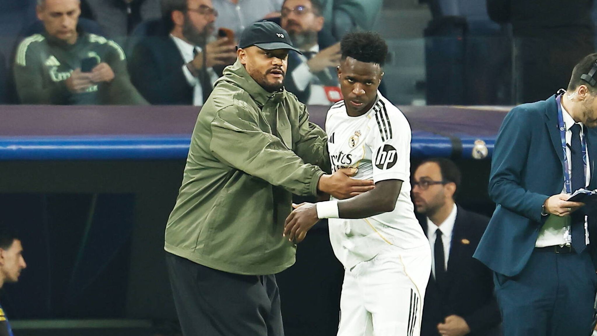 Bayern-Trainer Vincent Kompany & Real-Star Vinicius Junior mit kurzem ...