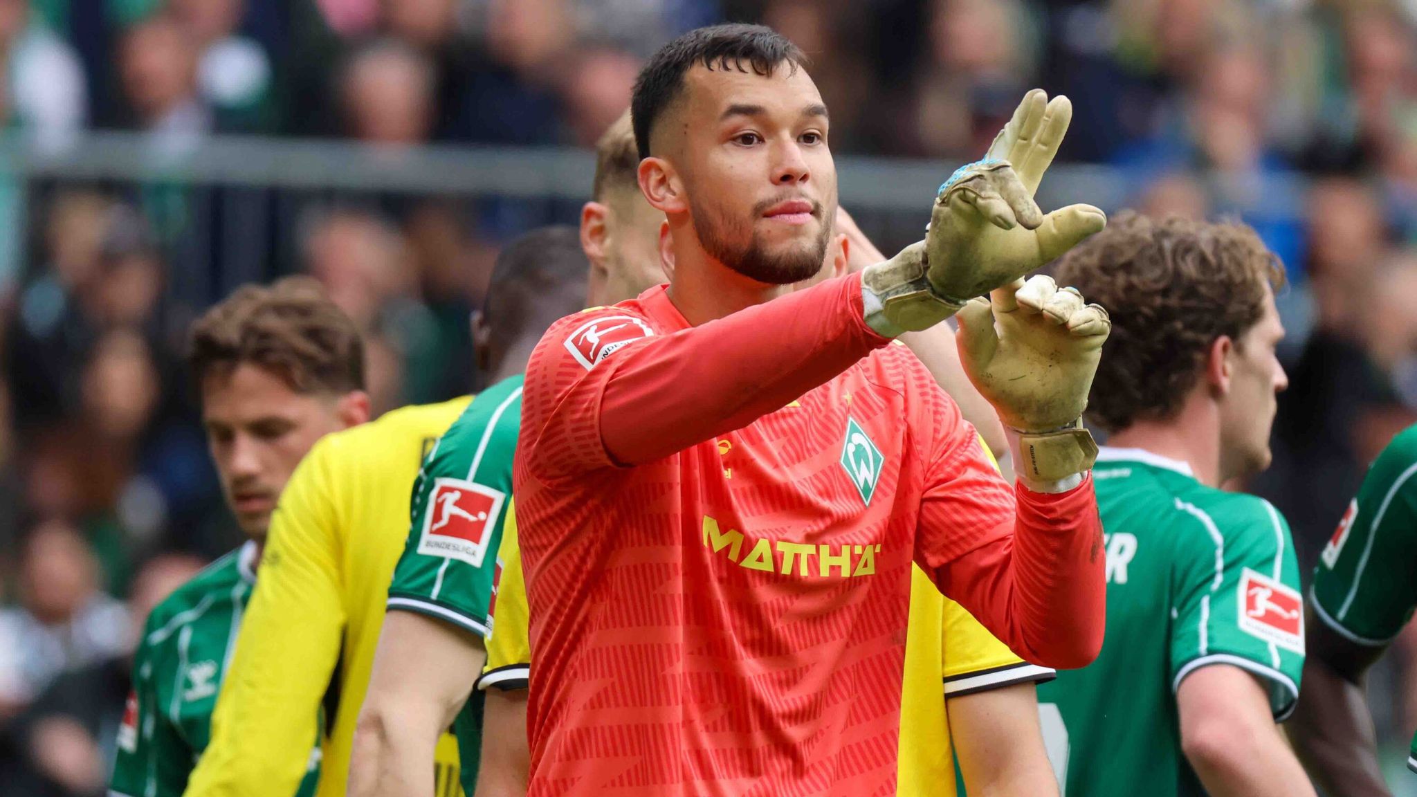 Mega-Deal fix: Freiburg holt Werder-Keeper – Atubolu vor Abschied ...