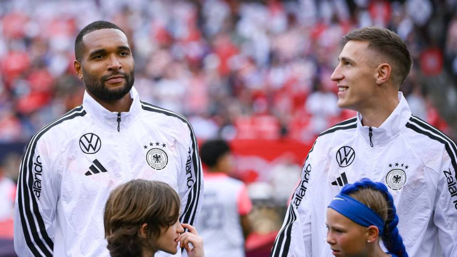 DFB-Abwehrspieler Schlotterbeck und Tah über das Abwehr-Team | Fußball ...