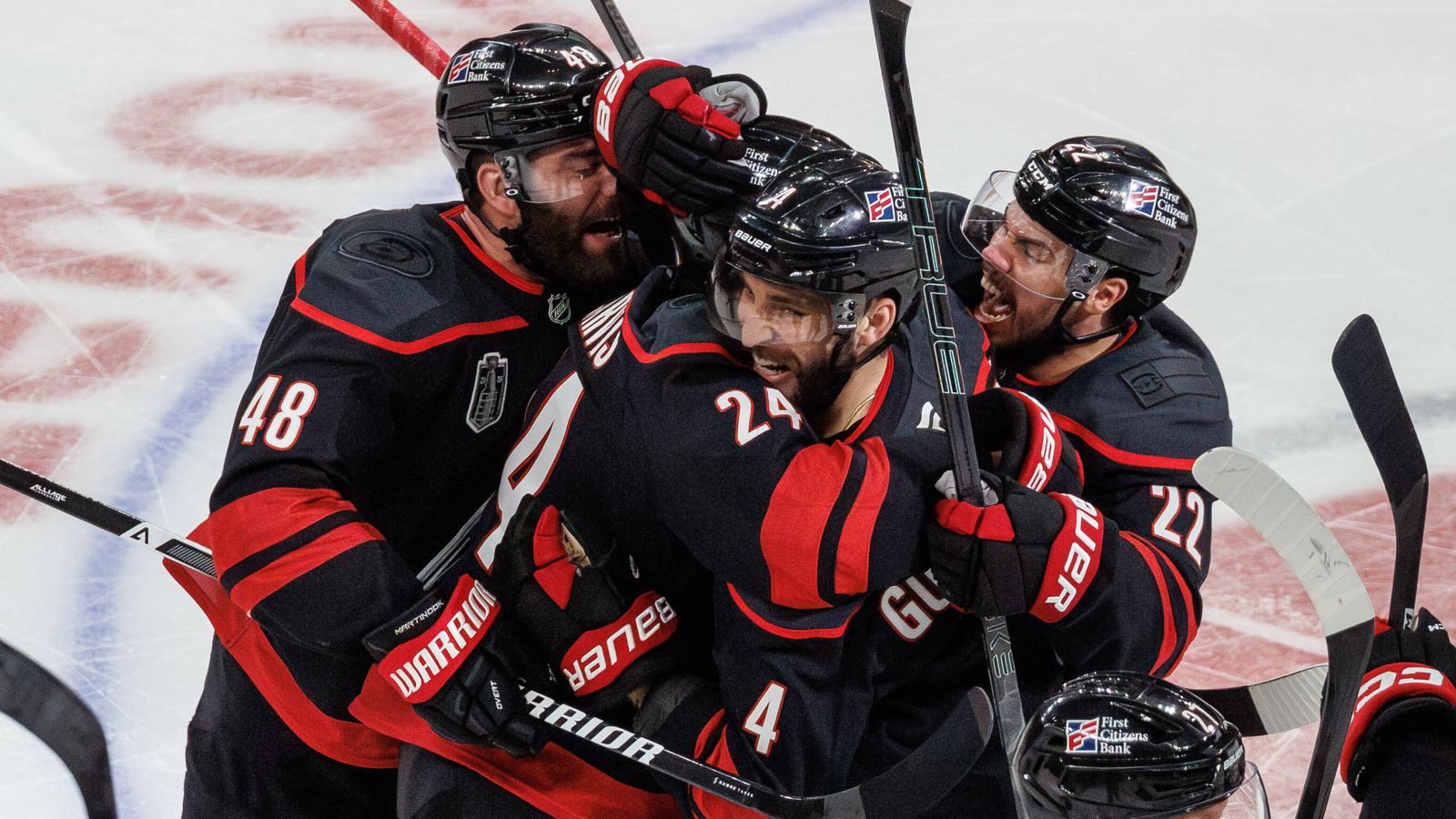 Carolina Hurricanes gewinnen Spiel 2 der NHL-Finalserie gegen die ...