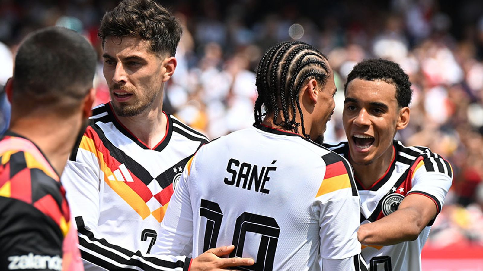 Stimmen zum DFB-Sieg in der WM-Generalprobe gegen die USA mit Julian ...