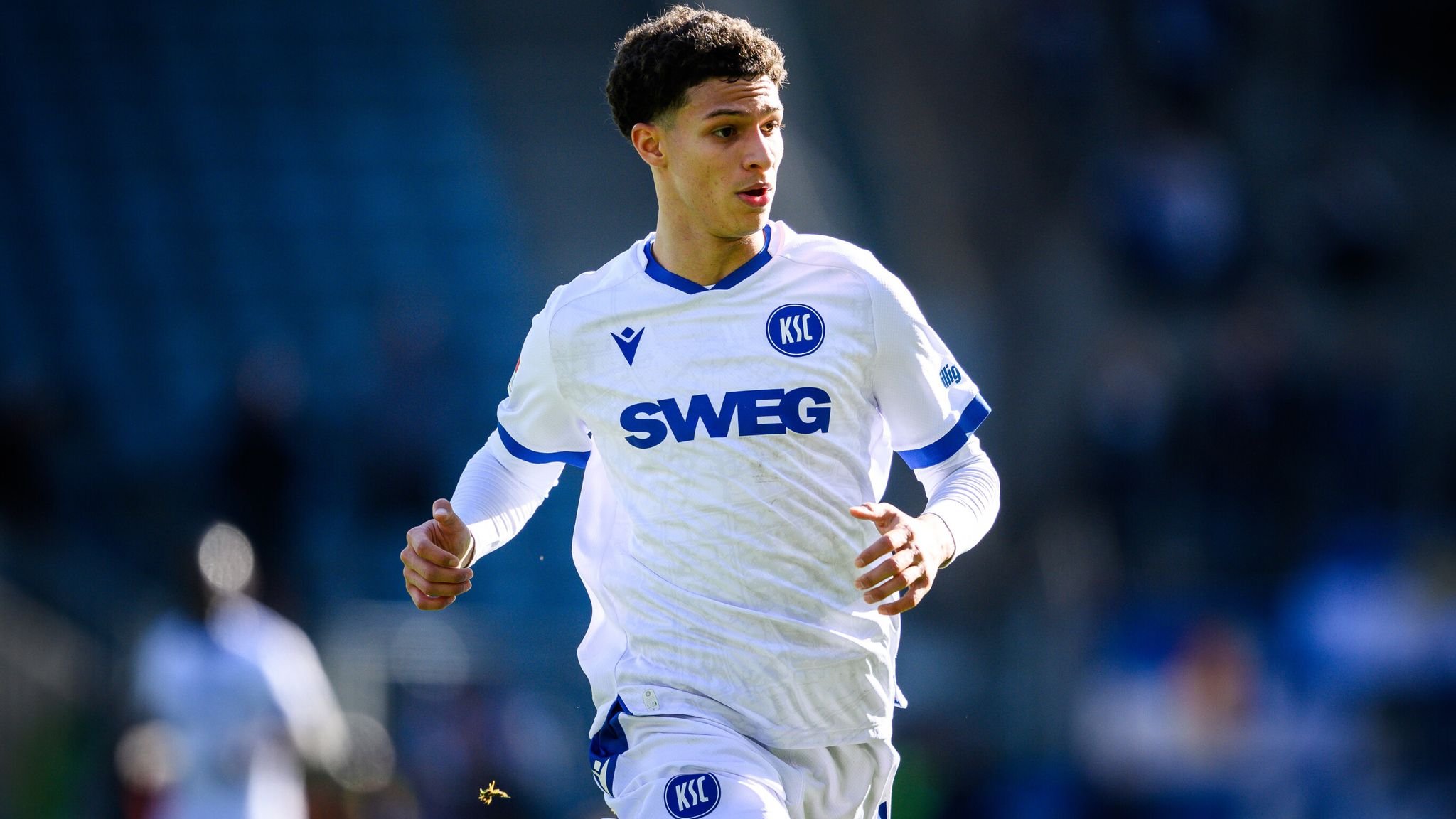 Eintracht Frankfurt verhandelt mit Karlsruher SC um Transfer von Louey ...
